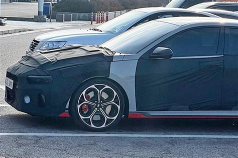 고성능 N도 로보캅 얼굴 韓서 포착되고 있는 현대차 아반떼 N 페이스리프트