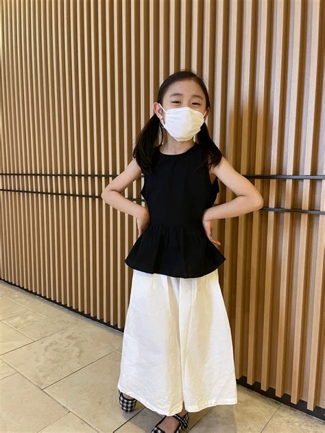 아란스토리 아란스토리 스커트코디 ⠀ 🔅콜링후드tee ⠀ ️오렌지 소라 ️주니어 9 11 13 15 17 ⠀ 캐주얼하게 입기 좋은 후드티에요 앞엔 스포티한