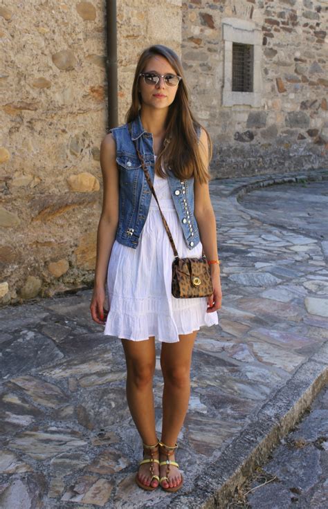 Outfit Chaleco Vaquero Vestido Blanco I Love It