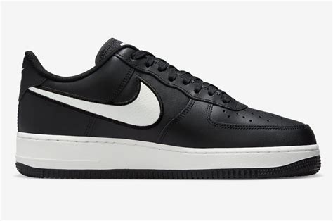 Nike Air Force 1 выйдут в еще одной черно-белой расцветке (FN7804-001)