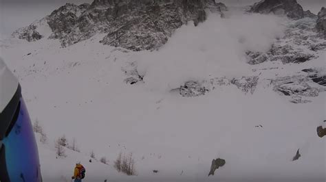 Inside A Loose Powder Avalanche In La Grave France Unofficial Networks