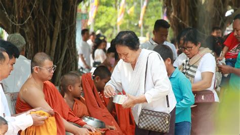 រាប់បាត្រ វត្តសុរិយារាម គោកធ្នង់ ទី៧ Youtube