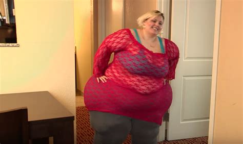 Американка с огромными бёдрами зарабатывает тысячи долларов на эротических видео