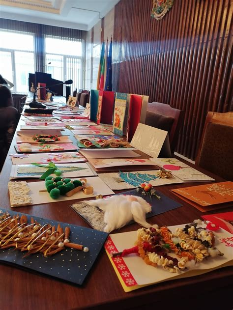 С награди от конкурса за коледна картичка от Община Добрич