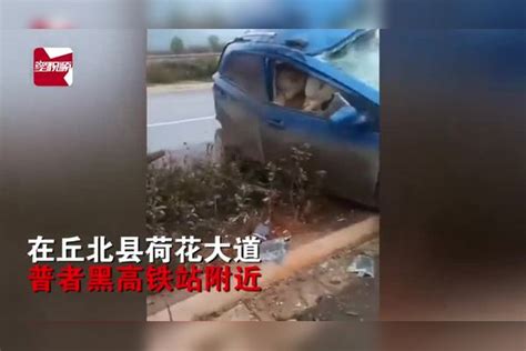 痛心！云南一小车冲上绿化带，灯杆刺穿驾驶室女司机当场死亡