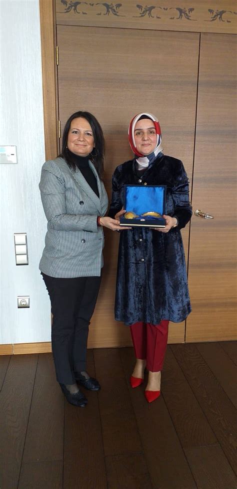 Valimiz Aziz Yıldırımın Eşi Güllühan Yıldırım Hanımefendiye Nezaket