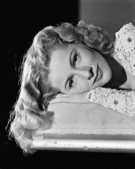 Joan Fontaine 1940s R Oldschoolcelebs
