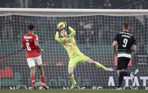 Плей офф Лиги чемпионов расписание матчей 12 февраля и где смотреть РБК Украина