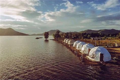 5 ที่พักริมอ่างเก็บน้ำลำตะเพิน นอนเพลินแบบไม่ไกลกรุง