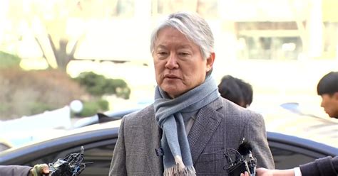 노환규 전 의협회장 11시간 조사전공의 이탈은 정부 탓