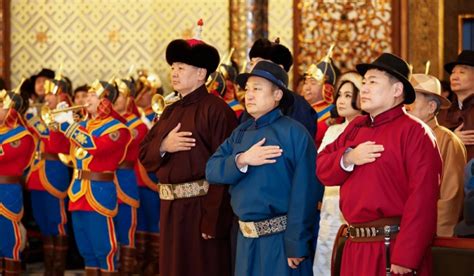 Их эзэн Чингис хааны алтан хөшөөний нээлтийн ёслол болж хүндэтгэл үзүүллээ