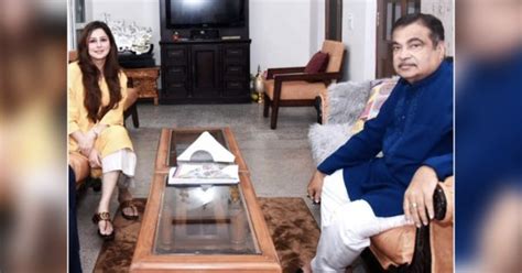 Ahmed Patels Daughter Mumtaz Meets Gadkari In Preparation For 2024