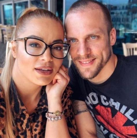 Красивата дъщеря на Ваня и Женя Джаферович стана на 9 ето как го отпразнуваха Снимки За