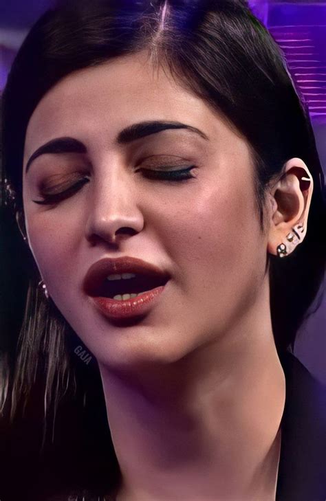 Shruti Hassan Beautiful Bollywood Actress Ear Cuff Nose Ring