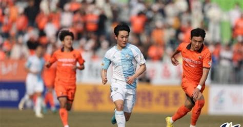 강원 최용수 감독은 전북 김상식 감독의 부탁을 들어주지 못했다
