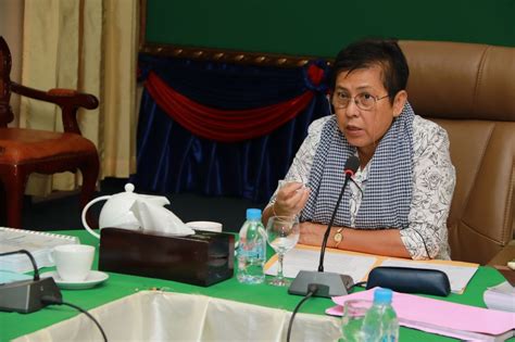 លោកជំទាវ ភឿង សកុណា ក្រសួងវប្បធម៌ និងវិចិត្រសិល្ប Facebook