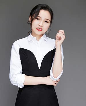 陈老师讲师简介 照片 主讲课程 成都法亚教育