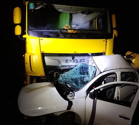 Jovem Morre Em Acidente Entre Carro E Caminhão Na Br 470