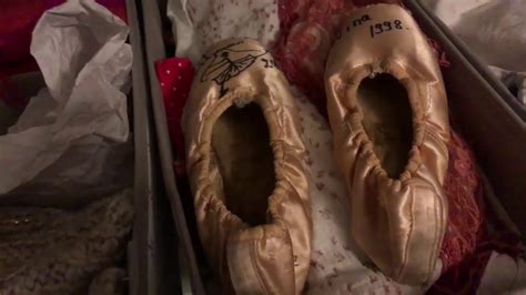 მთავარი არხი ს ჟურნალისტმა ნინო ანანიაშვილის ნაჩუქარი პუანტები ნაგავში გადაყარა Youtube