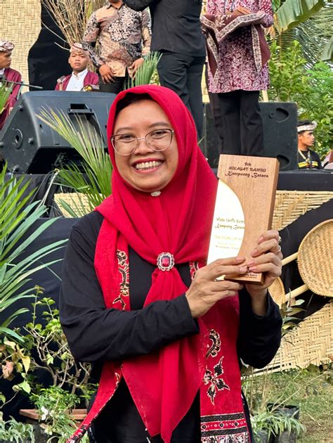 Itb Wiga Terima Penghargaan Mitra Edukasi Terbaik Kampoeng Batara