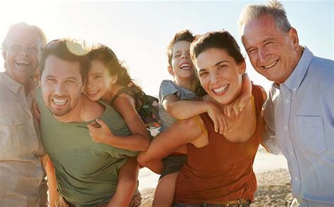 De Noviembre Abrazo De La Familia UPRESS