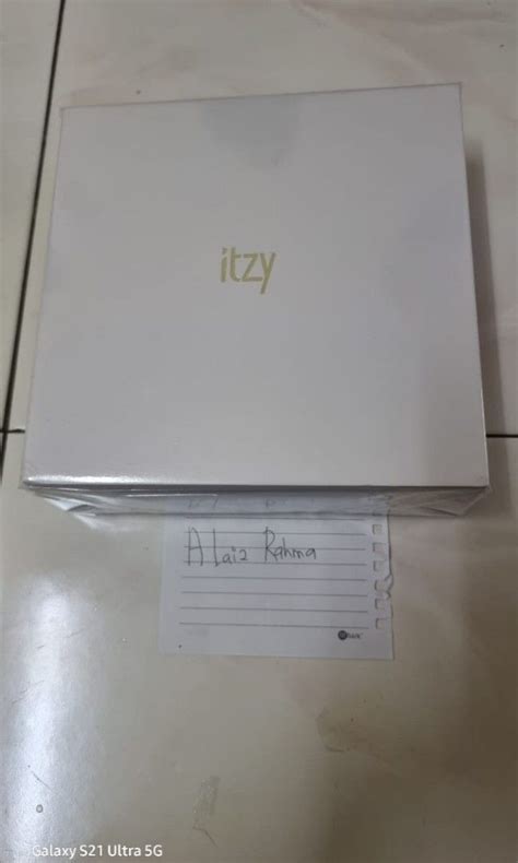 Itzy Lightstick Hobbies Toys Memorabilia Collectibles K Wave On Carousell