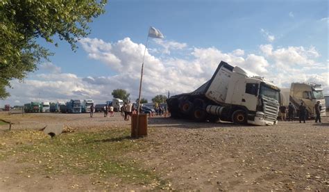 Accidente Y Vuelco En Ruta 40 Un Camión Brasileño Chocó Contra Un