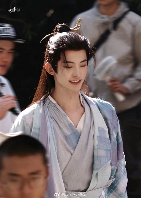 白月梵星男二常华森饭拍路透VS代拍路透 路透 常华森 新浪新闻