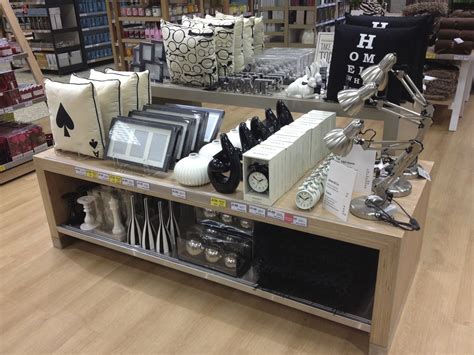 Витрины магазинов Магазины Витрина