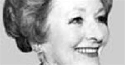 비틀스·영화 007 의상 만든 디자이너 줄리 해리스 별세