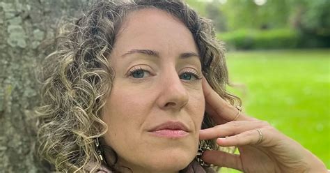 I M In An Erotic Relationship With An OAK TREE And It Has Really Filled The Void The Mirror US