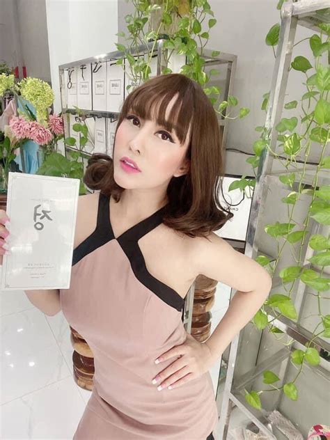 ខួបកំណើតឆ្នាំនេះ វ៉ាង ស្រីណូ ជូនលុយដុល្លារដល់លោកមានគុណ ទាំងបាច់ៗ ហើយពោលពាក្យ