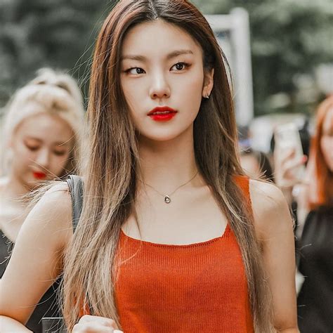 Itzy Aesthetic Itzy Girl Crush Good Music