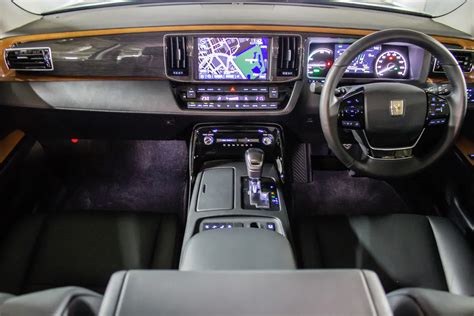 Toyota Century 5 0 Price In Uae Images Specs And Features
