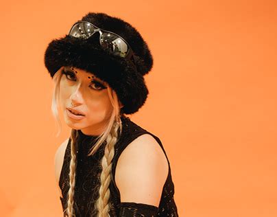 Kimmy Model Projects Photos Videos Logos Illustrations And Branding Behance