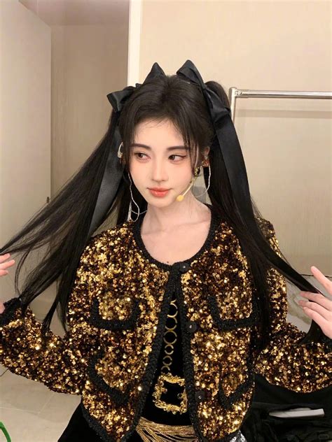她对我笑诶