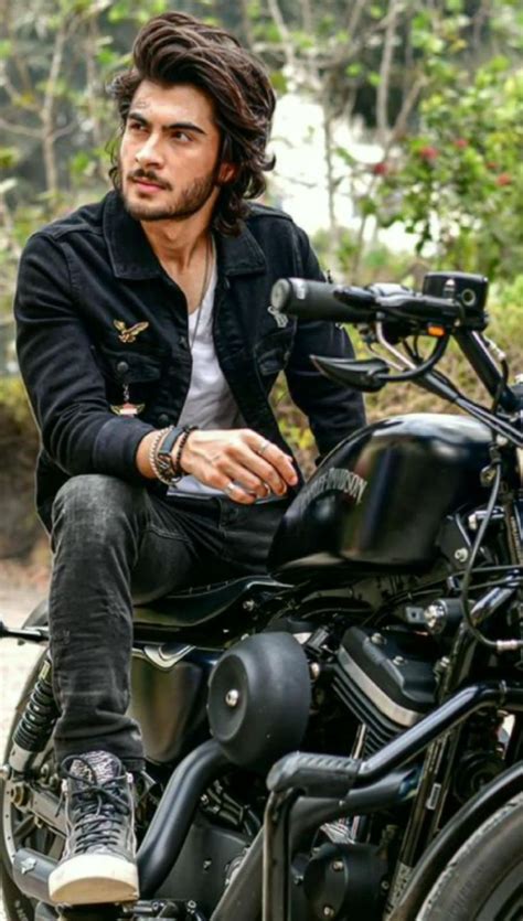 Dashing Duo Haroon Kadwani And Kinza Hashmi Video