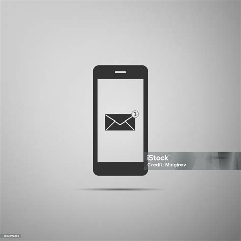 받은 메시지 개념입니다 회색 배경에 고립 된 스마트폰 화면 아이콘에 새로운 이메일 알림 휴대폰 화면에서 새 메시지입니다 메일 배달 서비스입니다 평면 디자인입니다 벡터
