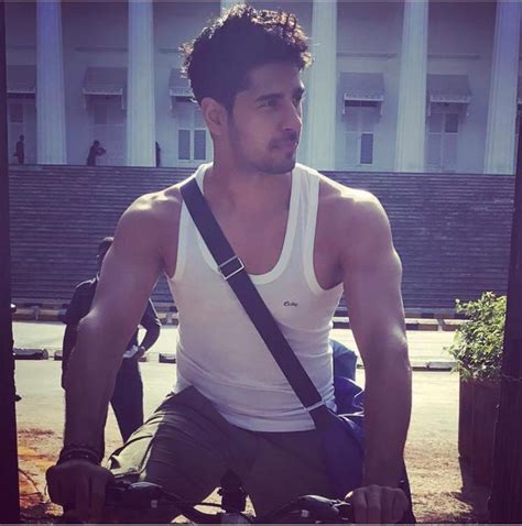 Shirtless Bollywood Men Sidharth Malhotra Shirtless Over The Years