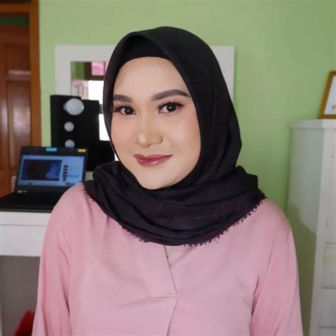 Titania Putri Prihartono Titaniaprihart • Instagram Photos And Videos