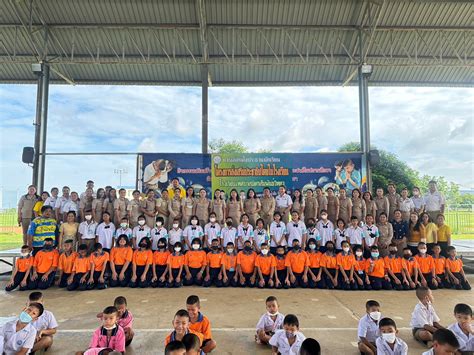 พิธีมอบปลอกแขน ประธานนักเรียน และสภานักเรียนโรงเรียนเทศบาลมิตรสัมพันธ์วิทยา โดย นางนาตยา สันติวร