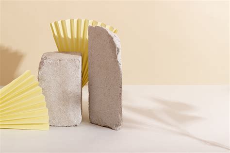 화장품용 콘크리트로 만들어진 기하학적 모양의 배경 베이지 색 배경에 그림자가 있는 직사각형 연단 제품 포장 프레젠테이션을 위한 빈 모형 0명에 대한 스톡 사진 및 기타