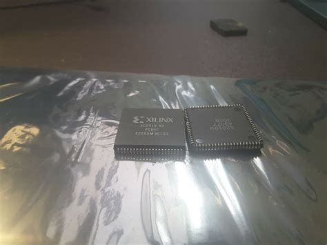 2 Xc2018 50pc84c Xilinx Field Programmable Gate Array 100 Cell 84 Pin