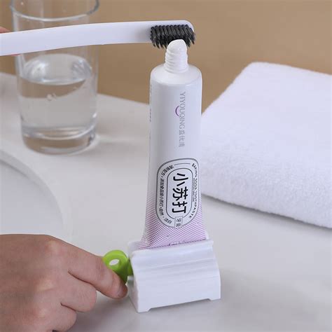Rolling Toothpaste Squeezer Hammadmartpk