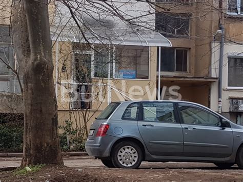 Нещо става Линейка спасява жена в центъра на Враца снимки