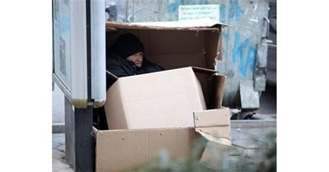 И тази нощ центъра за кризисно настаняване в София прие 158 бездомни хора