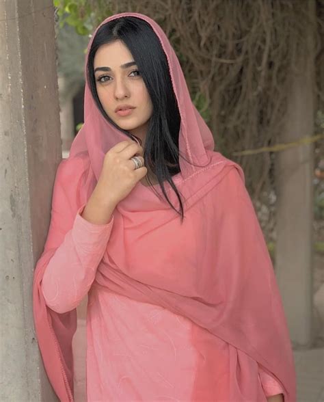 Uff Chaba Jao Es Rasmalai Sarah Khan Ko🤤bc Kya Lag Rhi Hy Darling Es