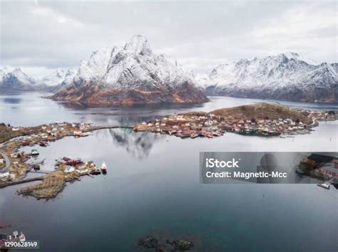 로포텐 노르웨이 의 레이네 마을 전망의 풍경 무인 항공기 사진 0명에 대한 스톡 사진 및 기타 이미지 0명 Reinebringen 겨울 Istock