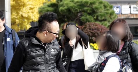 포토엔 박명수 열성팬에 붙잡힌 손