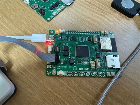 Stm32h7 Wifi 보드가 도착을 했다 기본 적인 전원 시험과 Mcu 인식도 정상이고 배터리 충전도 동작하는것 같다 Hancheol Cho